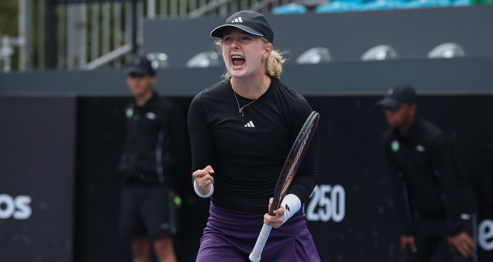 Francesca Jones desbanca Sierra e volta a uma semifinal de WTA 250 após ...